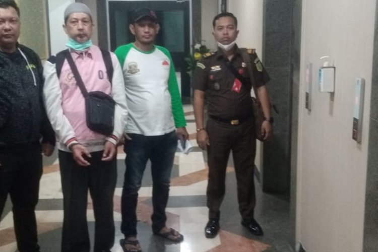 Tim Tabur Kejaksaan Agung dan Tim Intelijen Kejaksaan Tinggi Sumatera Selatan Berhasil ...